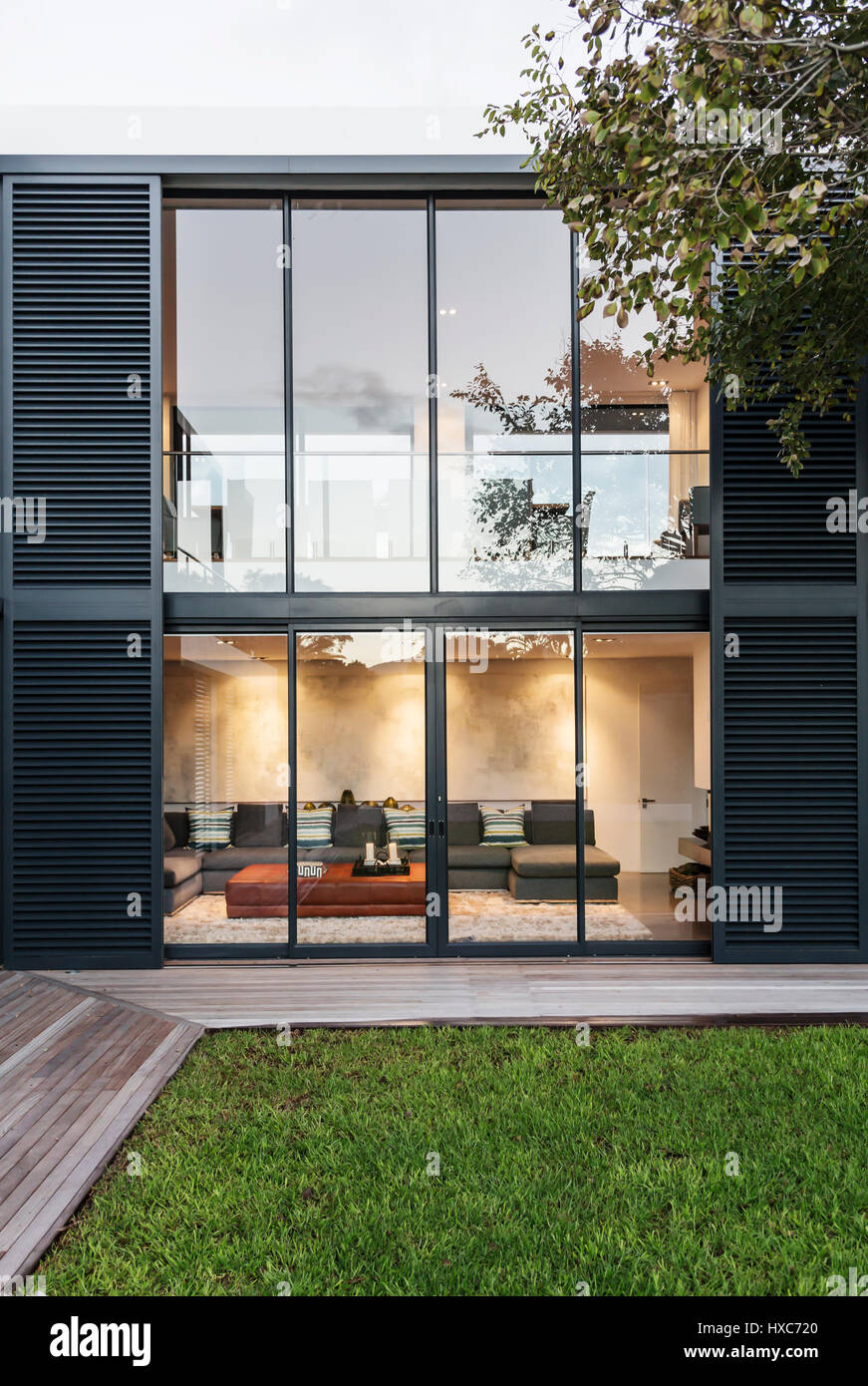 Modern, luxury home showcase exterior Stock Photo - Alamy