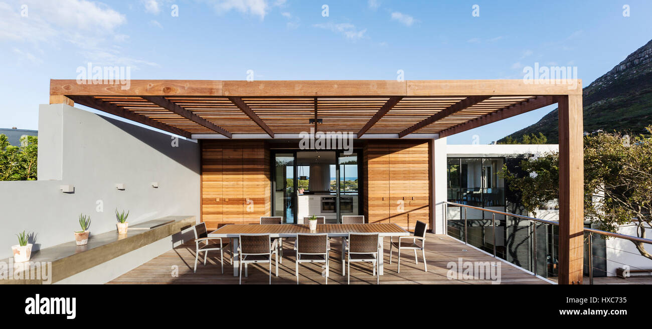 Sunny modern, luxury home showcase exterior patio Stock Photo - Alamy