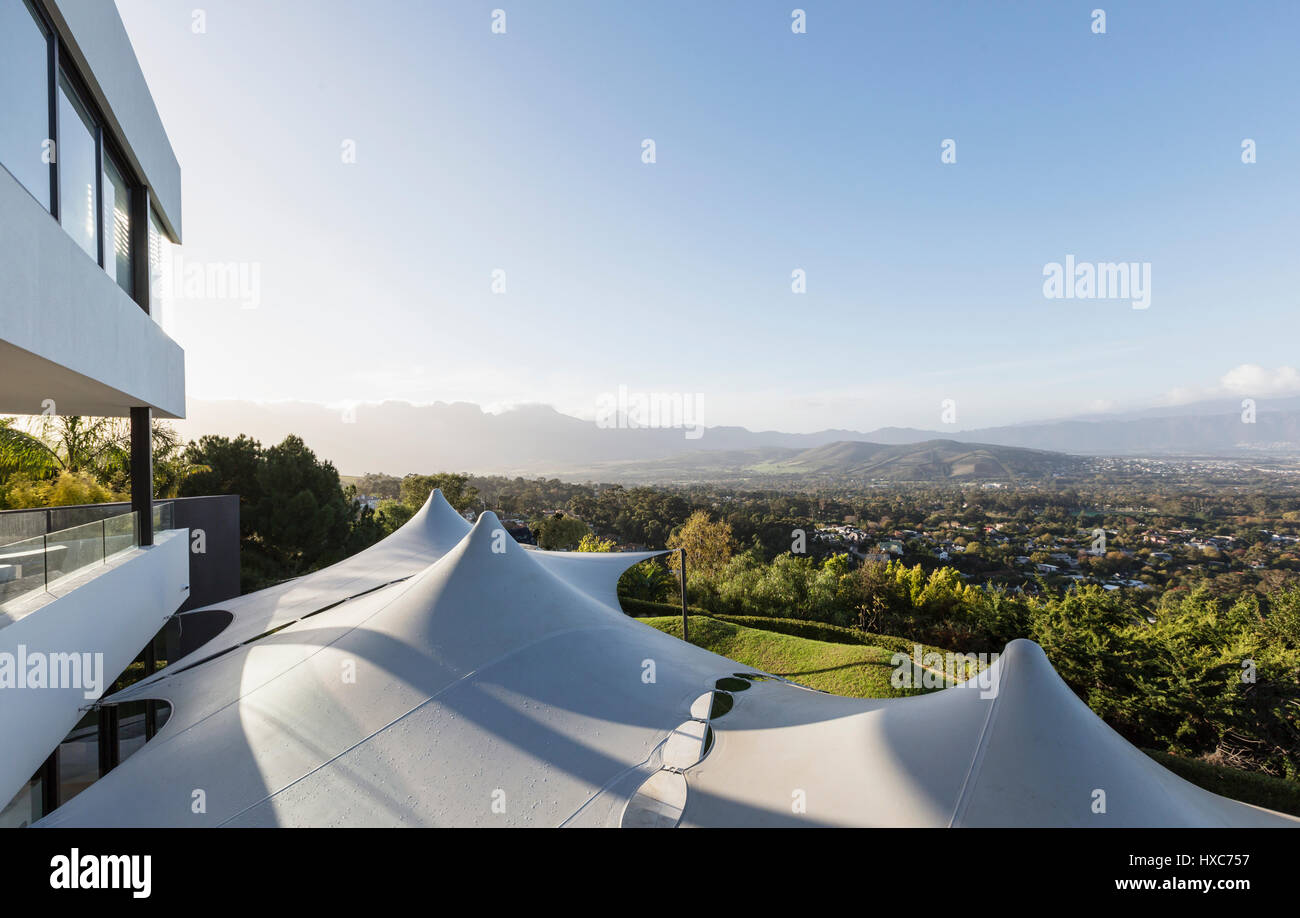 Sunny mountain view hi-res stock photography and images - Alamy