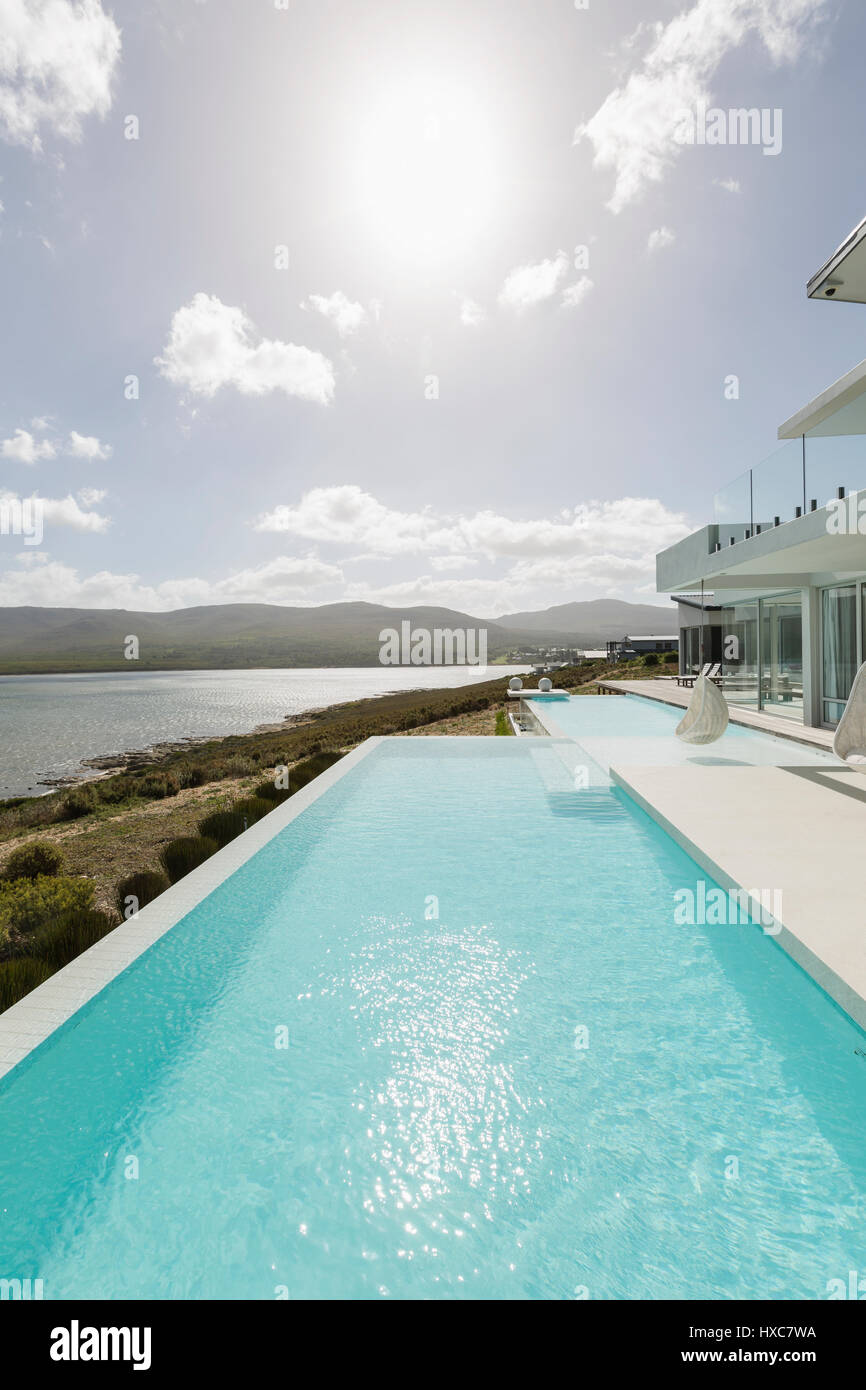 Infinity pool ocean view hi-res stock photography and images - Alamy
