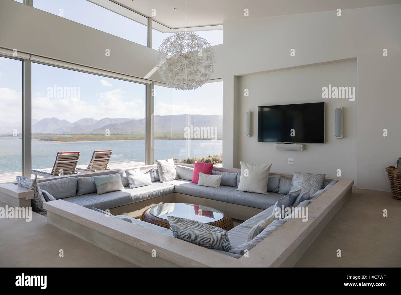 Waterfront television series hi-res stock photography and images - Alamy