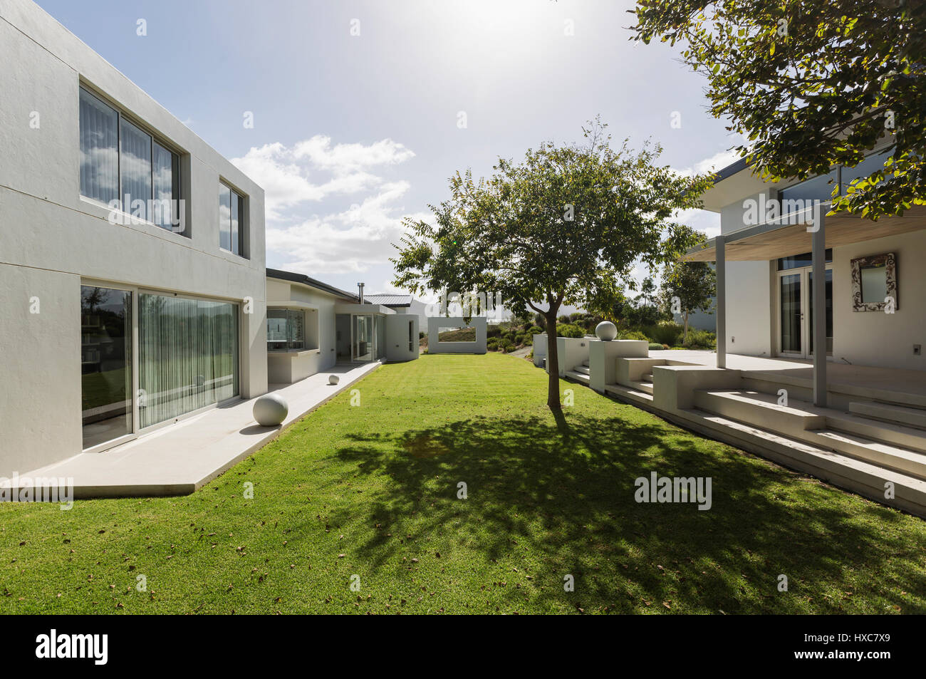 Luxury grass hi-res stock photography and images - Alamy