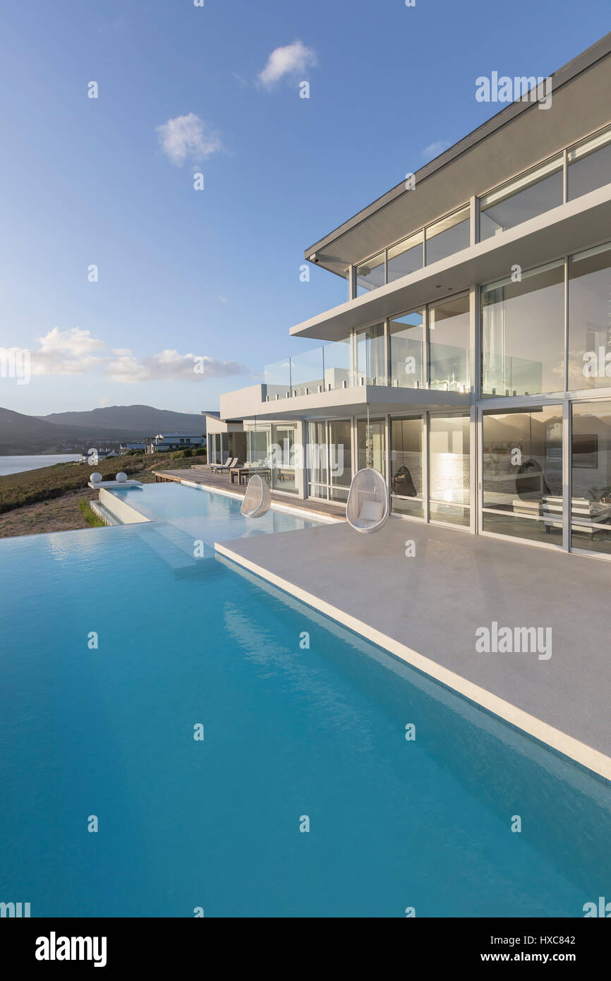 Tranquil modern luxury home showcase exterior infinity pool Stock Photo ...