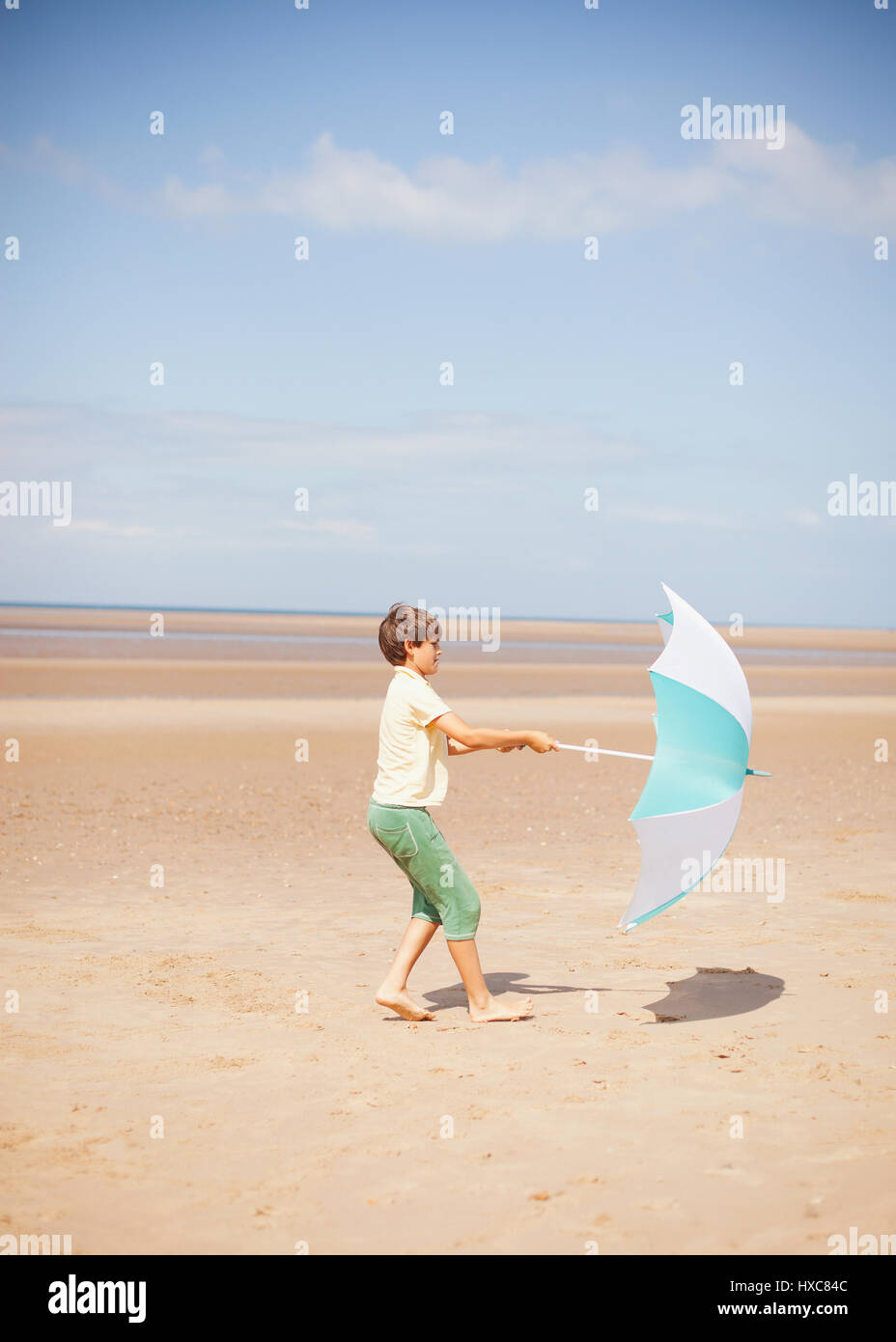 Hand umbrella hi-res stock photography and images - Alamy