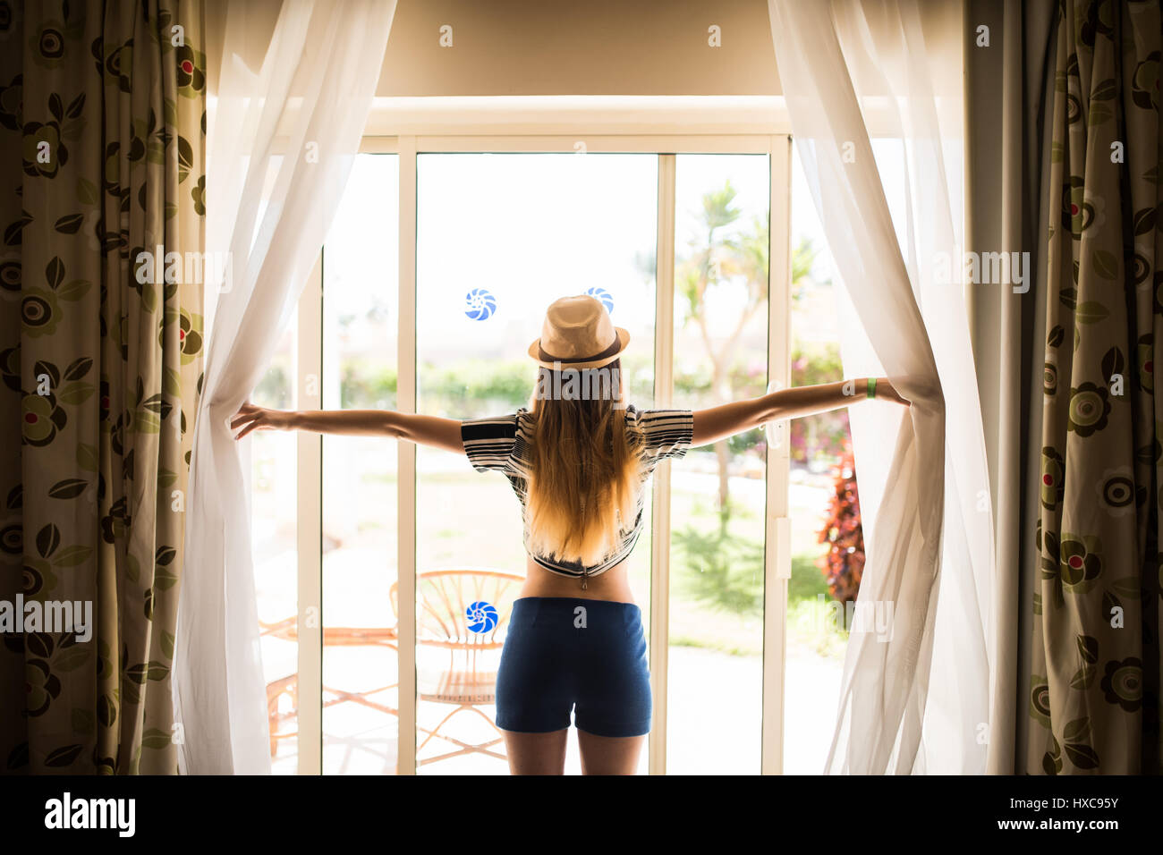 Pull open curtains hi-res stock photography and images - Alamy