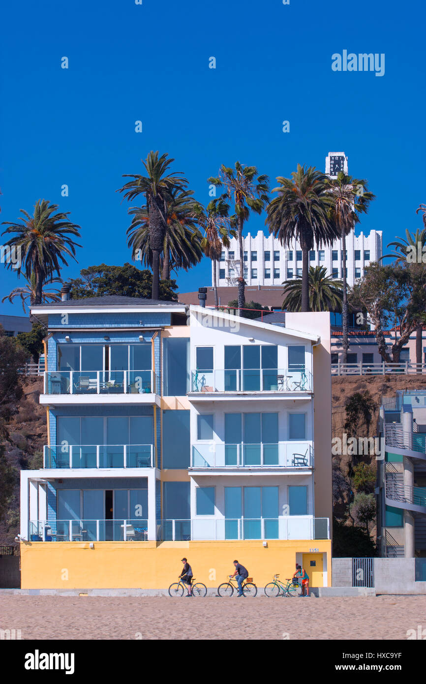 The Strand on Santa Monica beach Stock Photo - Alamy