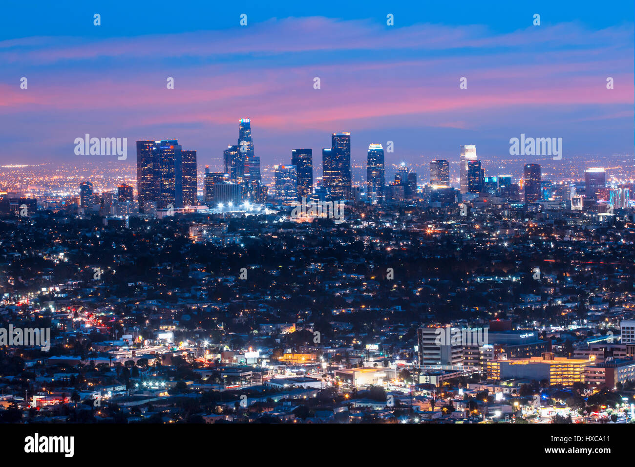 Los angeles skyline at night hi-res stock photography and images - Alamy