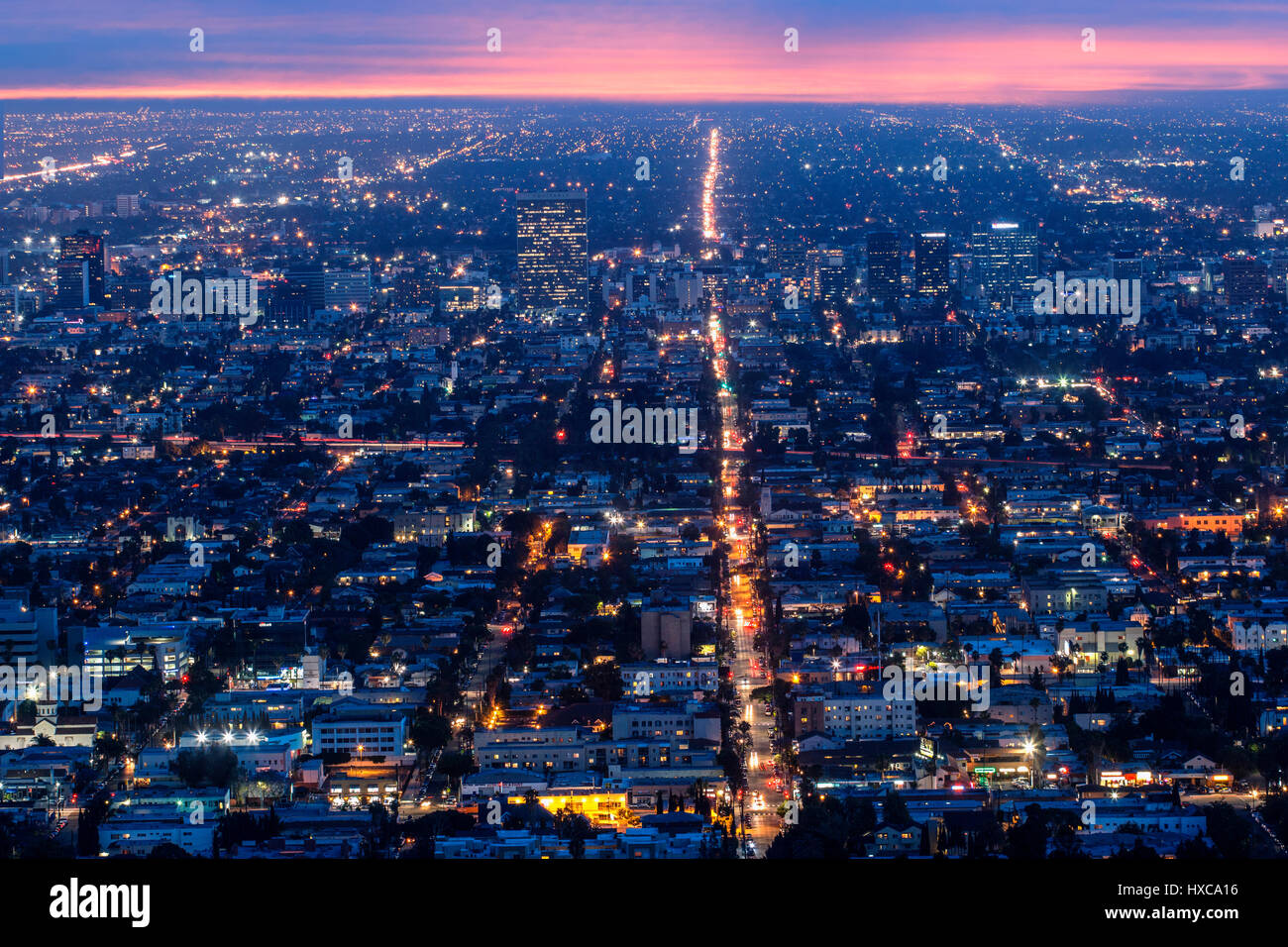 Los angeles skyline at night hi-res stock photography and images - Alamy