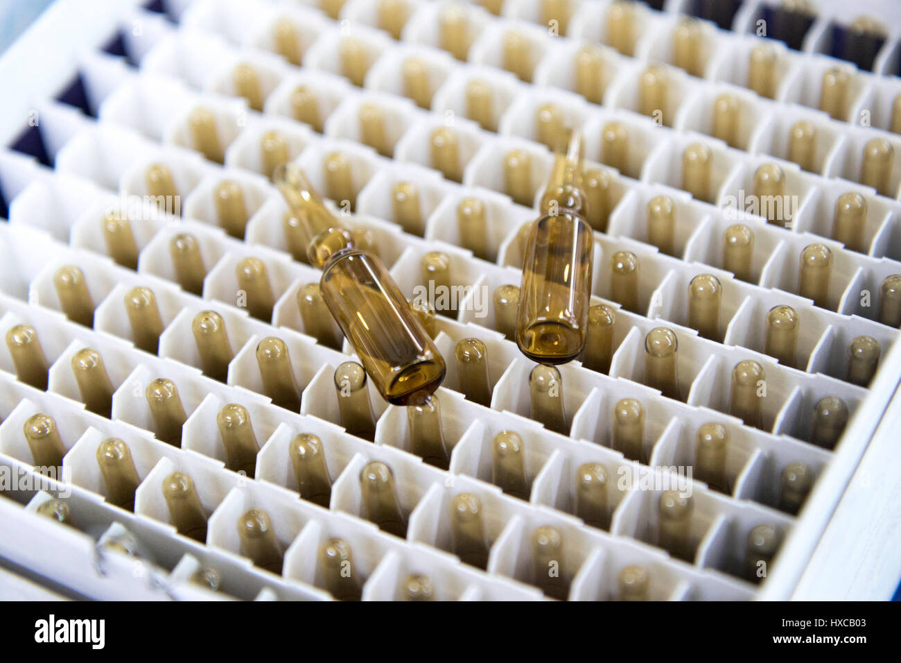 Ampules vials hi-res stock photography and images - Alamy