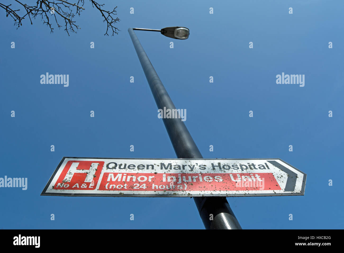 minor injuries unit sign outside queen mary's hospital, roehampton ...