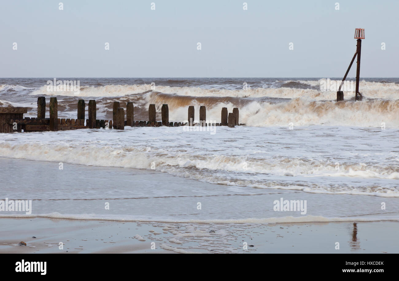 Spring tide waves uk hi-res stock photography and images - Alamy