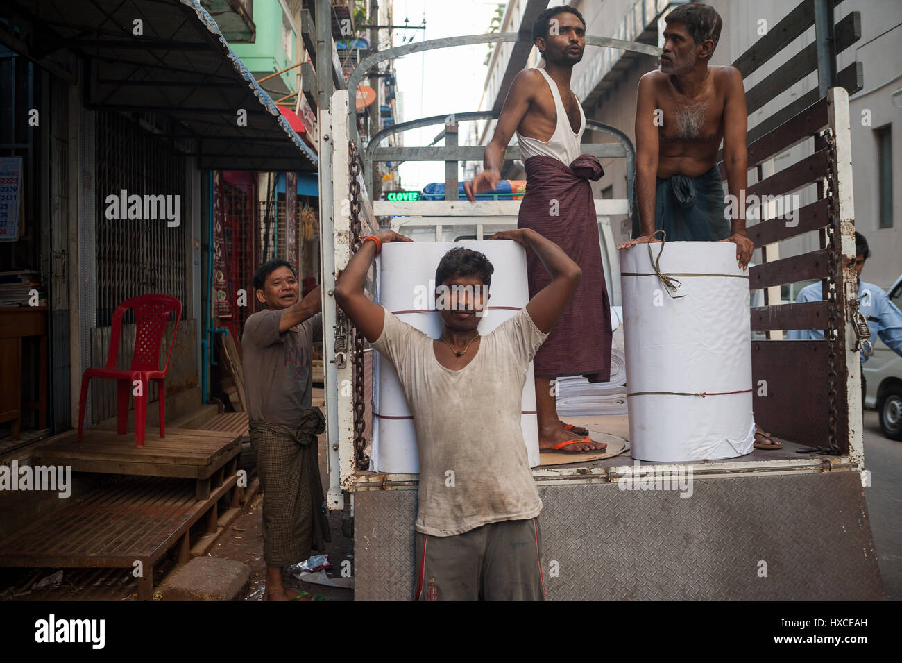 Bookbinders hi-res stock photography and images - Alamy