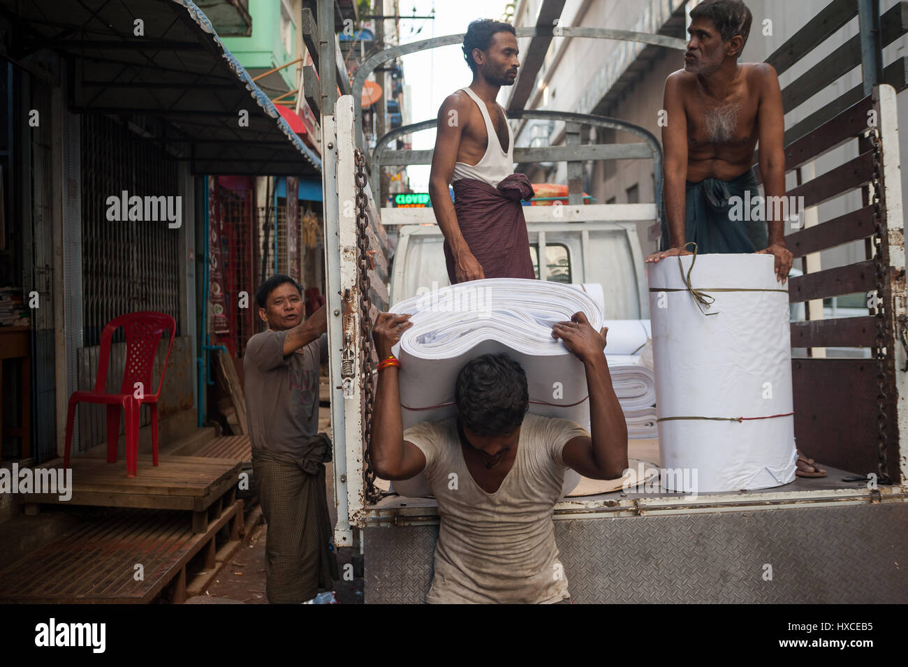 Myanmar daily life hi-res stock photography and images - Alamy