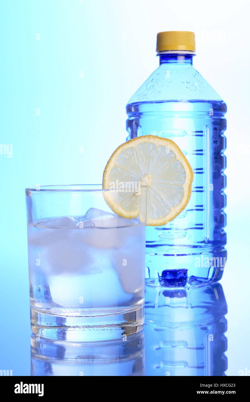 Water glass with lemon and water bottle, Wasserglas mit Zitrone und ...