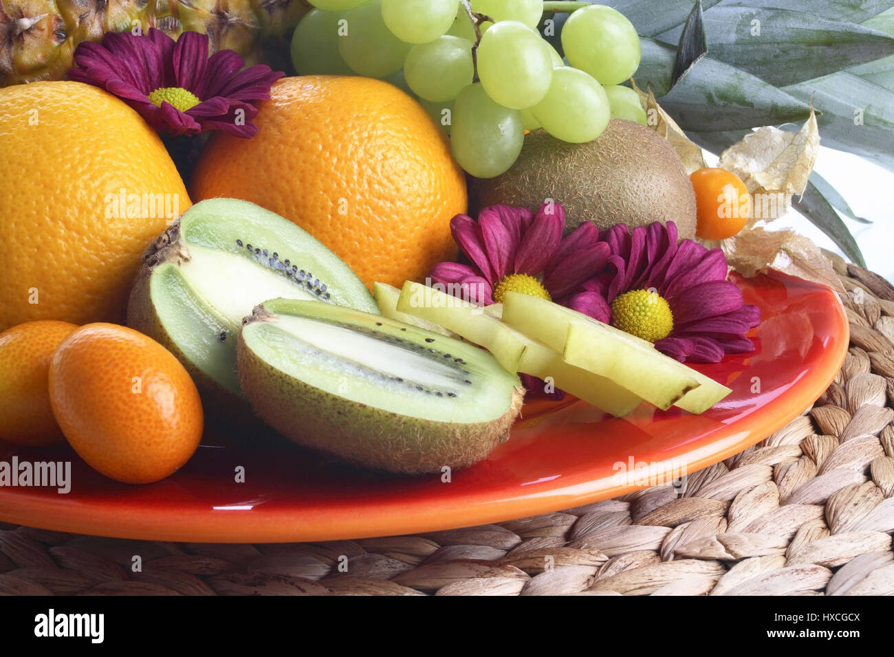 Plate with fruit, Teller mit Obst Stock Photo - Alamy