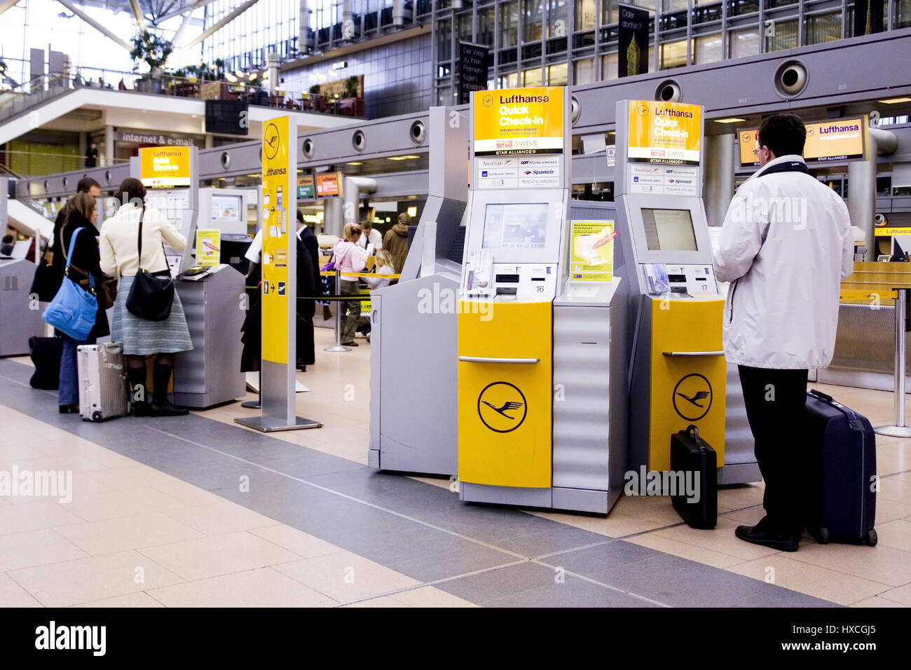 Check in on the airport, Check-In auf dem Flughafen Stock Photo - Alamy