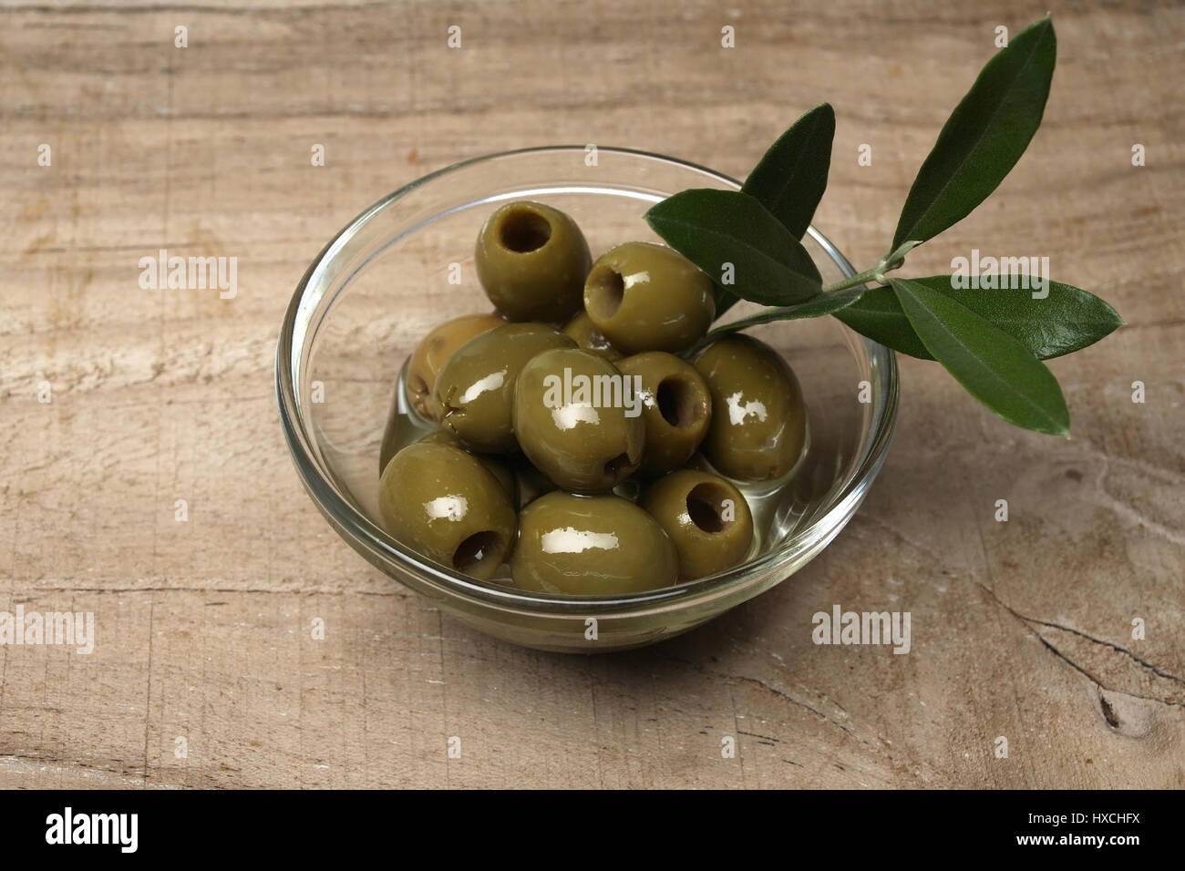 Gruene oliven hi-res stock photography and images - Alamy