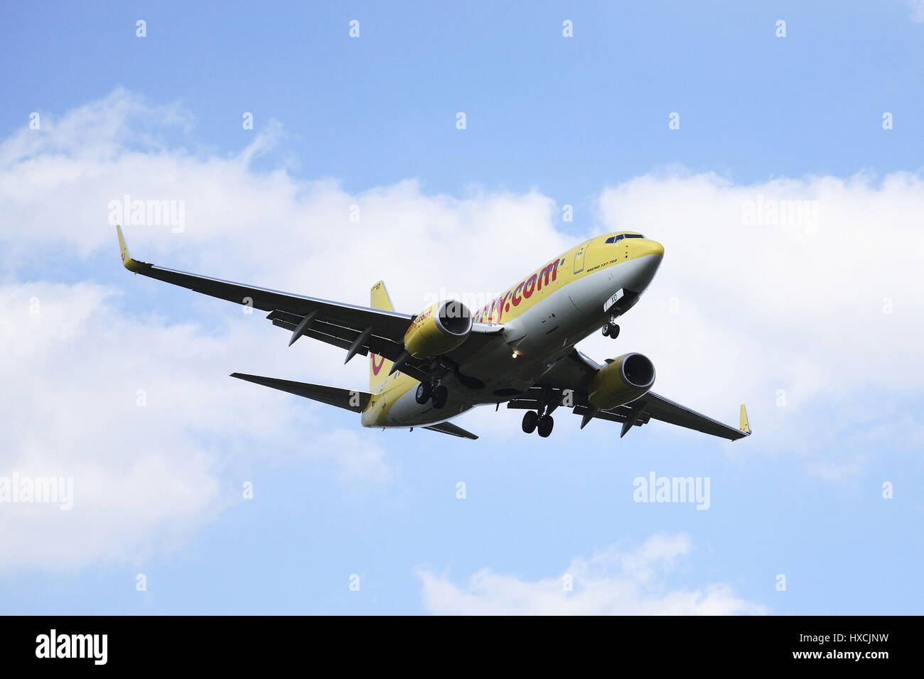 Jet of the Airline Tui Fly in the land flight, Jet der Airline Tui Fly ...