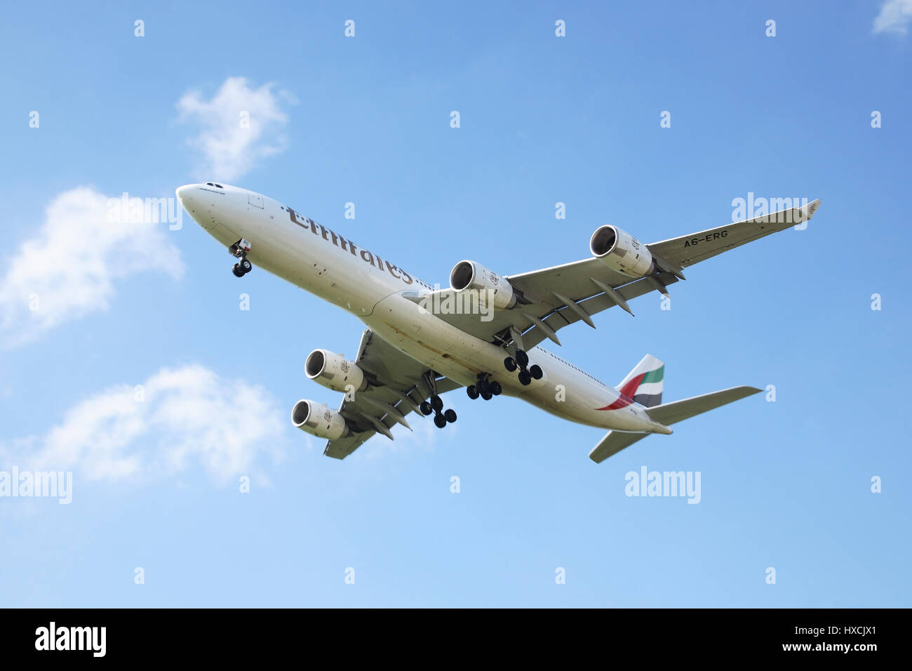 Airbus of the emirate Airline in the land flight, Airbus der Emirates ...