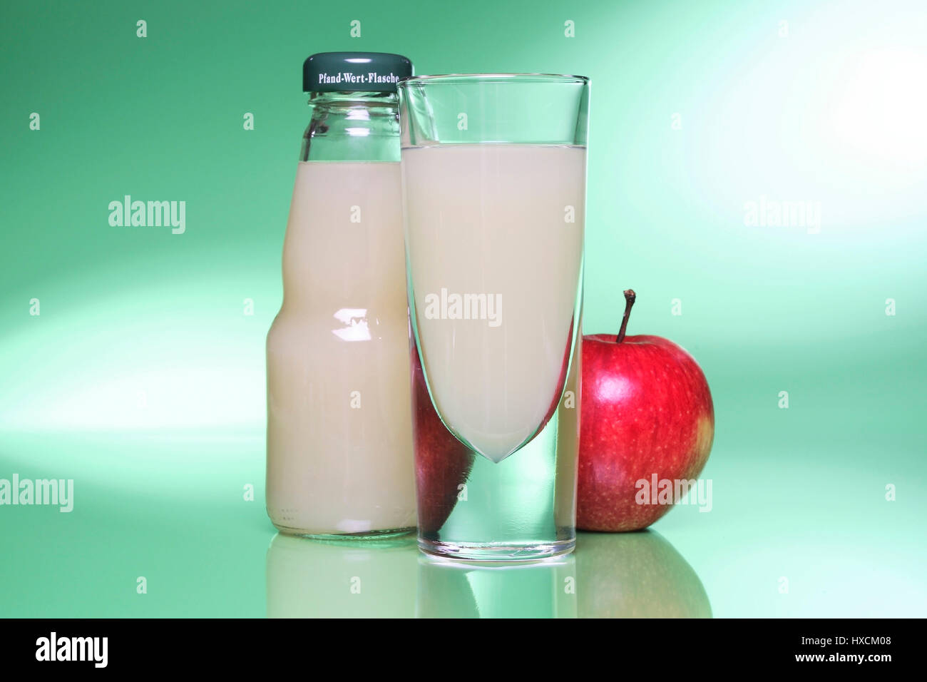 Apple juice, Apfelsaft Stock Photo - Alamy