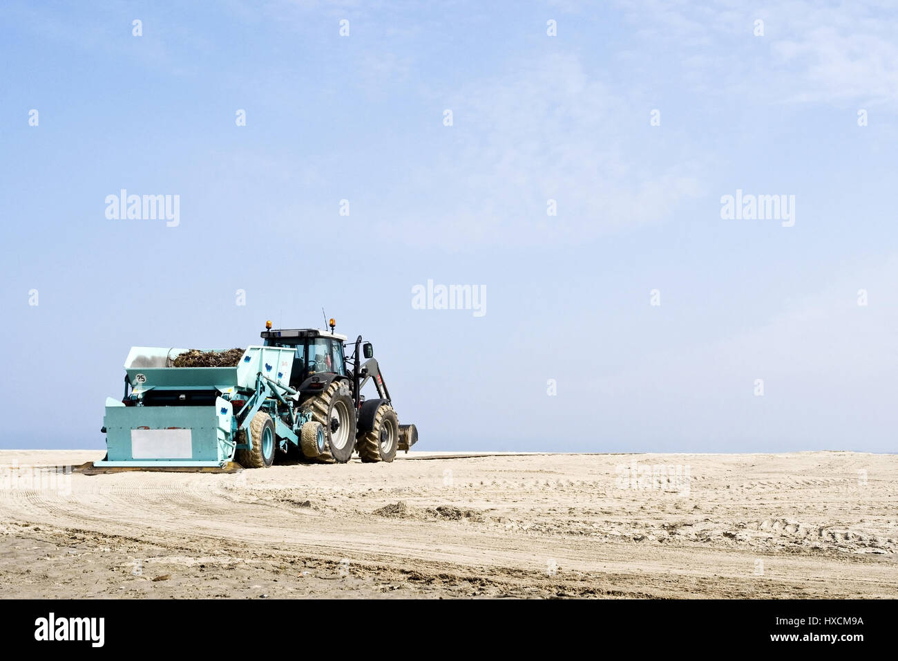 Tractor on the beach, Schlepper am Strand Stock Photo - Alamy