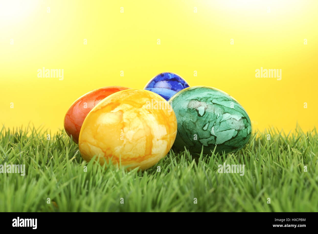 Coloured Easter eggs on lawn, Colored Easter eggs on Grass |, Farbige ...