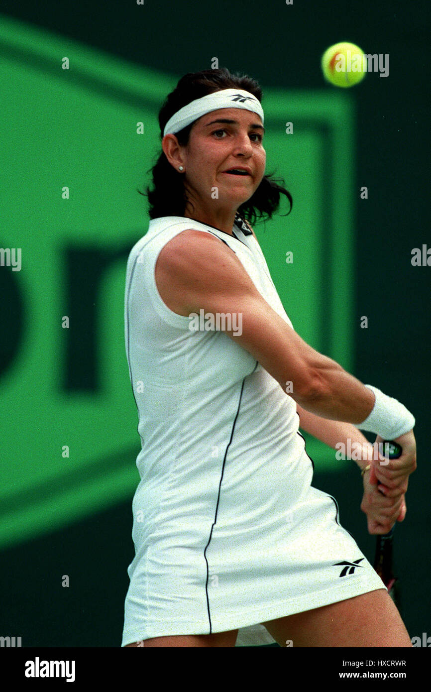 ARANTXA SANCHEZ VICARIO SPAIN 06 April 1998 Stock Photo - Alamy