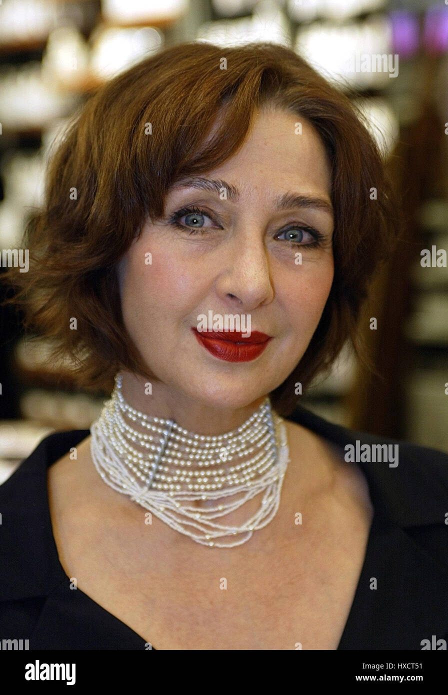 Christine Robb's Instagram, Twitter & Facebook on IDCrawl