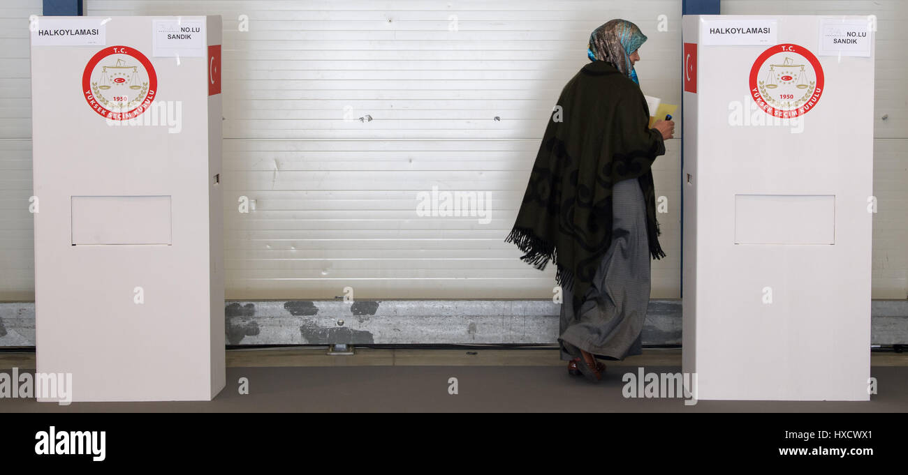 Plan booth hi-res stock photography and images - Alamy