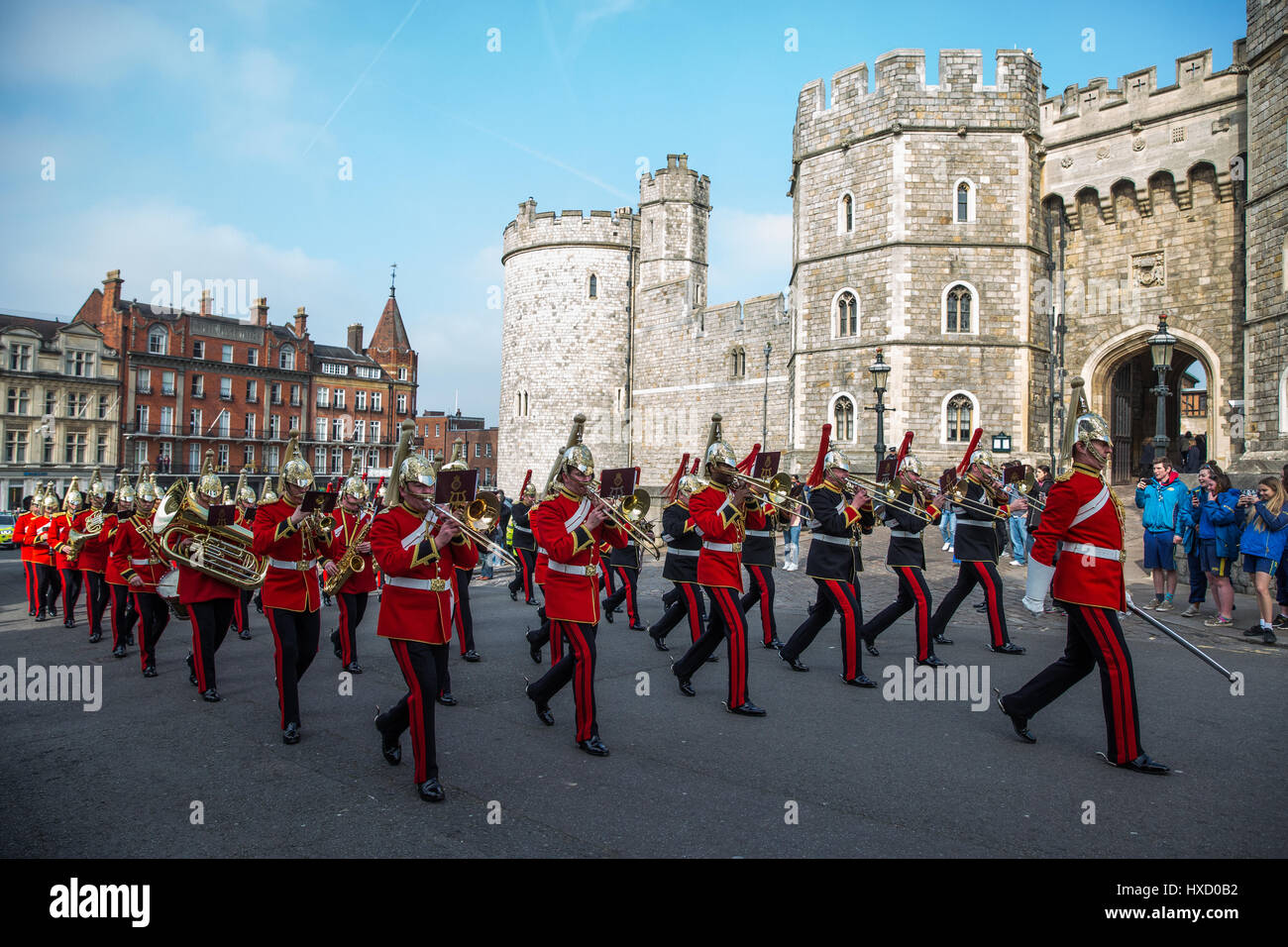 Officers of the irish guards hi-res stock photography and images - Alamy