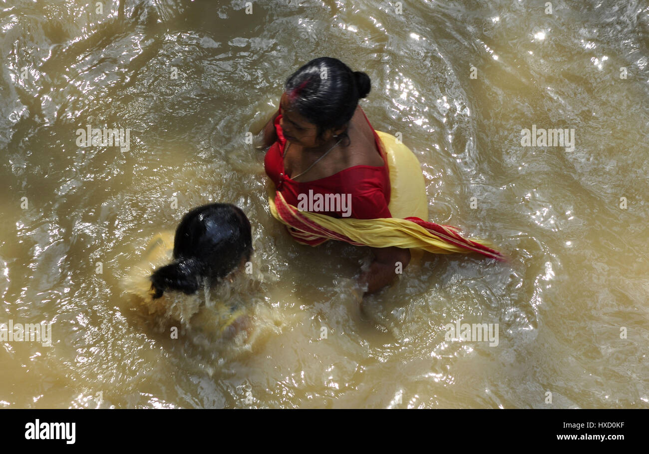 Indian woman taking bath india hi-res stock photography and images - Alamy