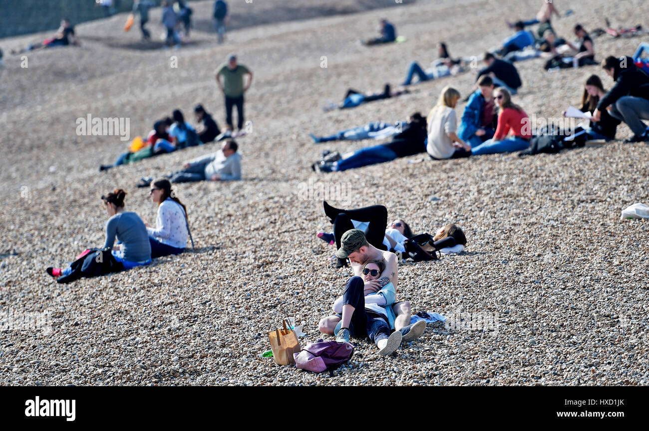 Brighton, UK. 27th Mar, 2017. People enjoy the sunshine on Brighton ...