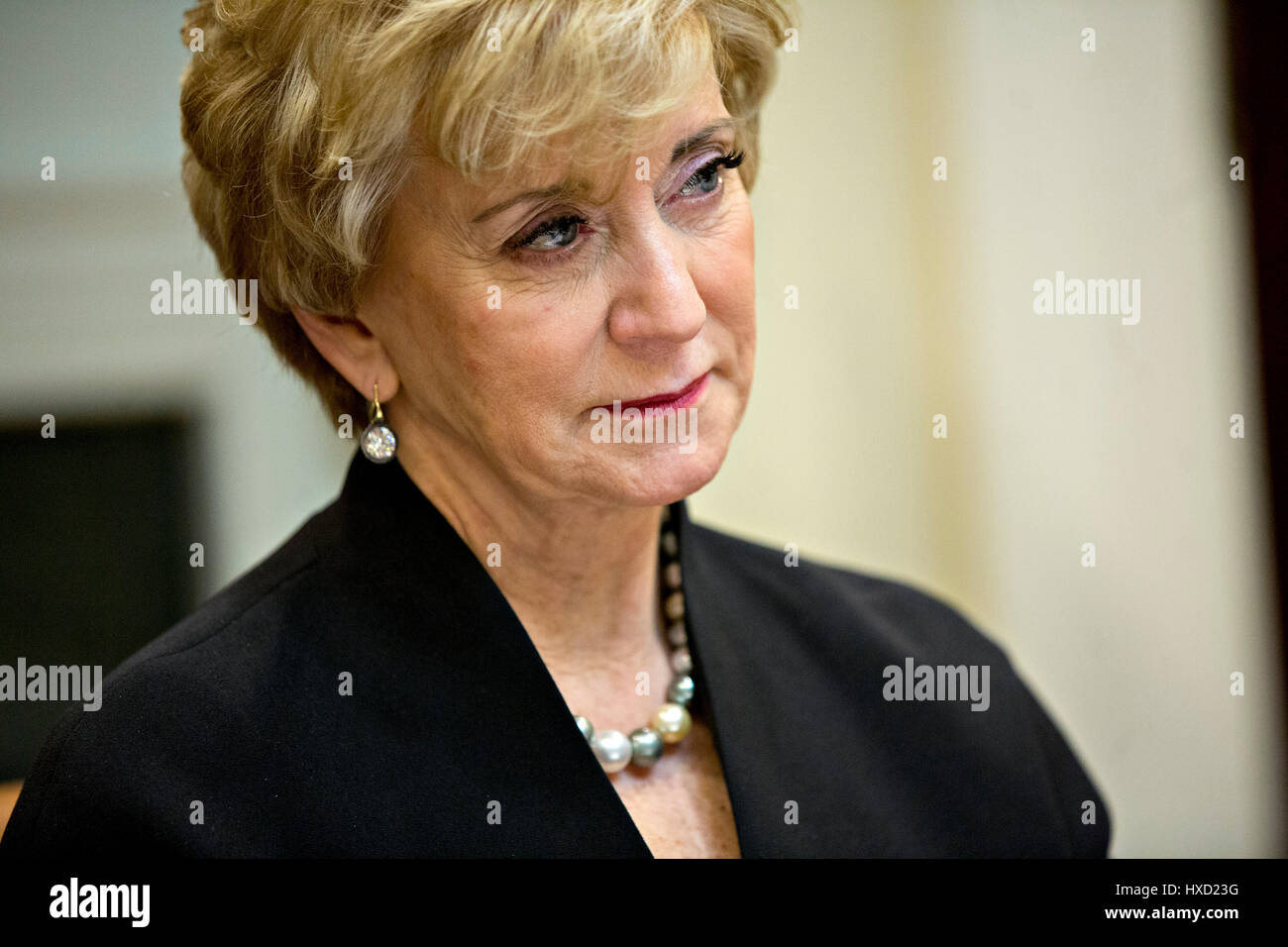 Linda mcmahon trump hi-res stock photography and images - Alamy