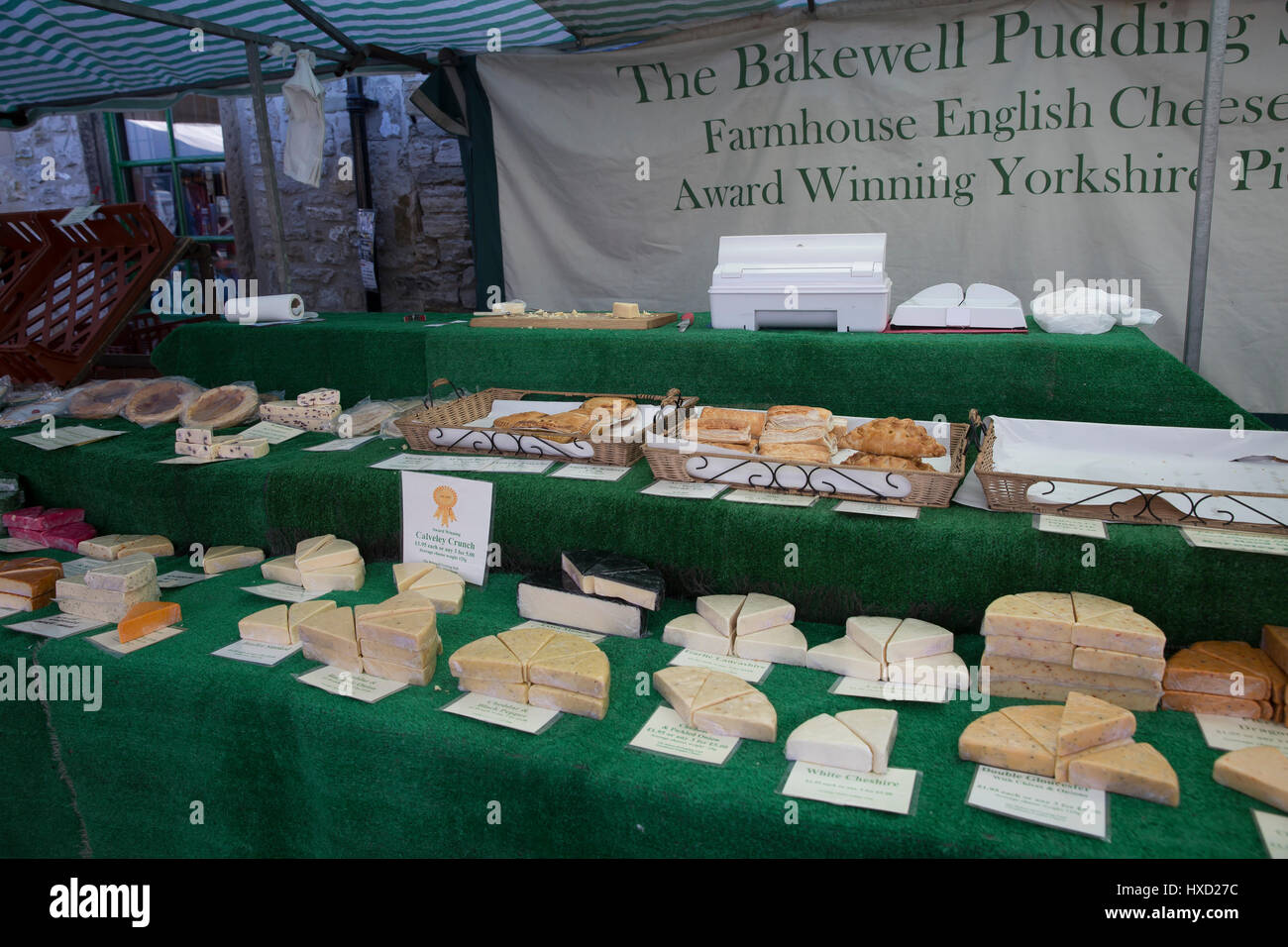 Cheese stall on Market day in Bakewell, Derbyshire Stock Photo - Alamy