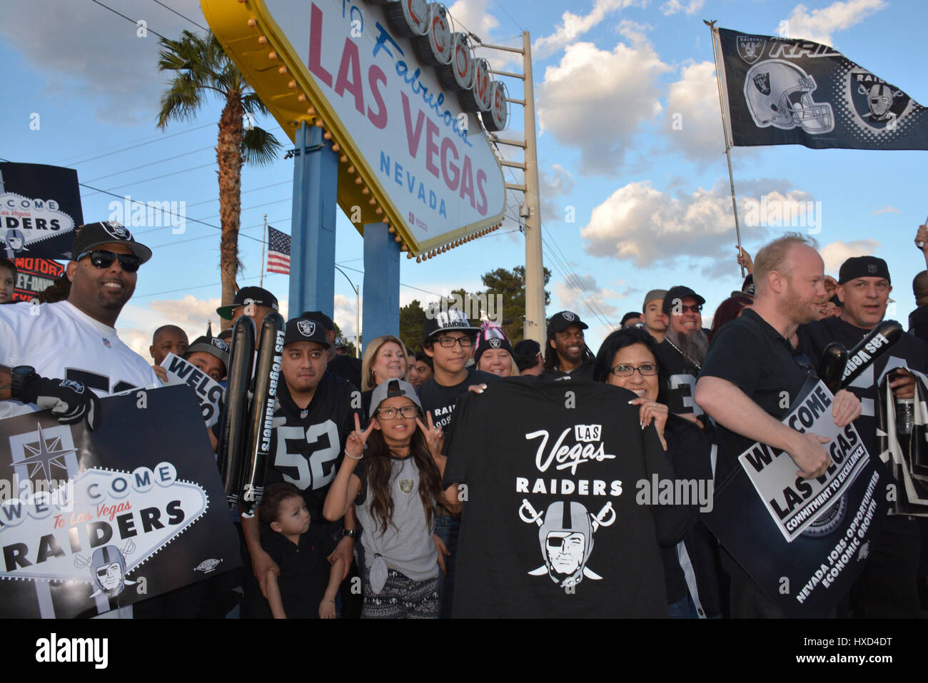 Las vegas raiders fans hi-res stock photography and images - Alamy