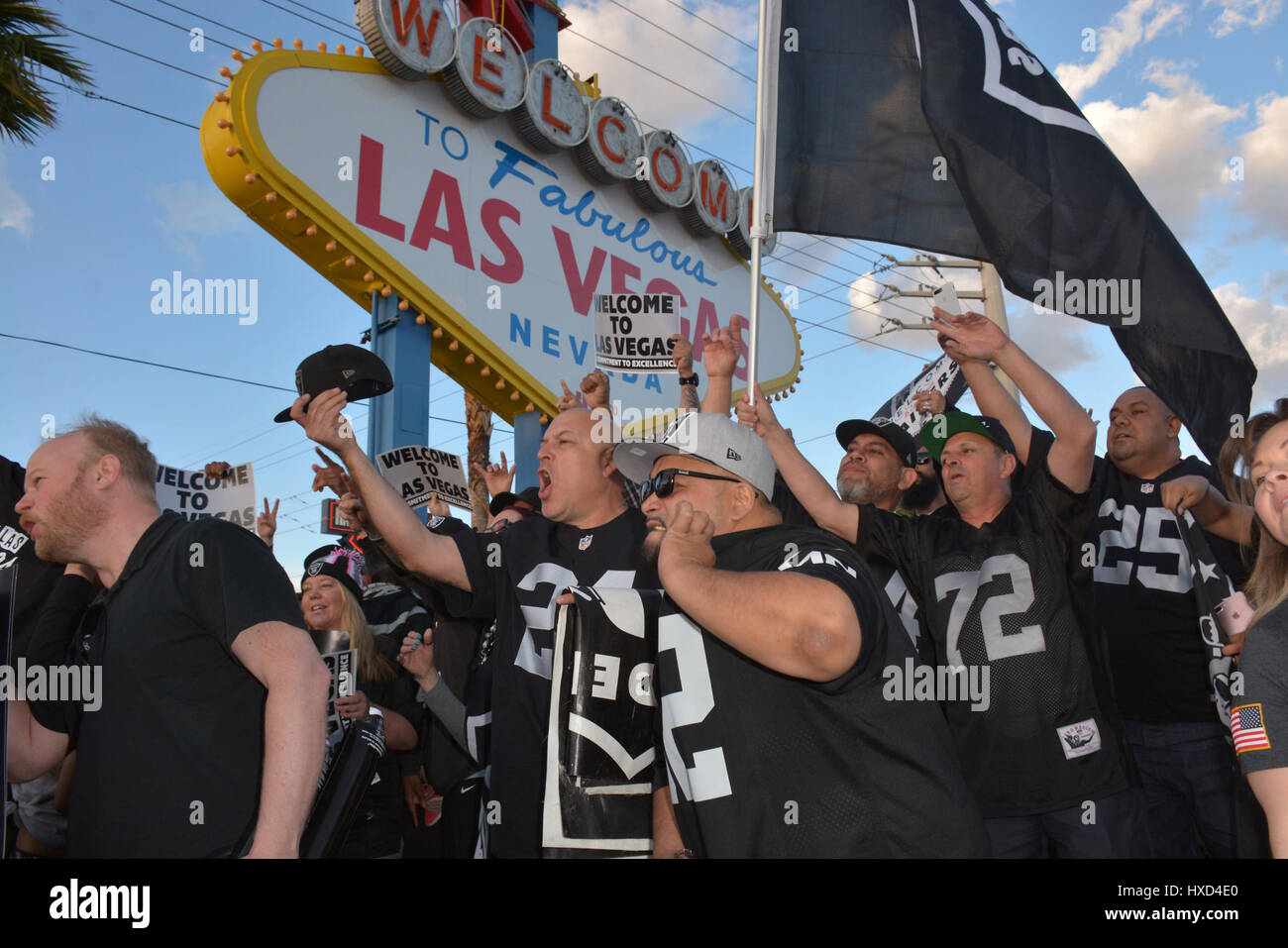 Las vegas raiders fans hi-res stock photography and images - Alamy