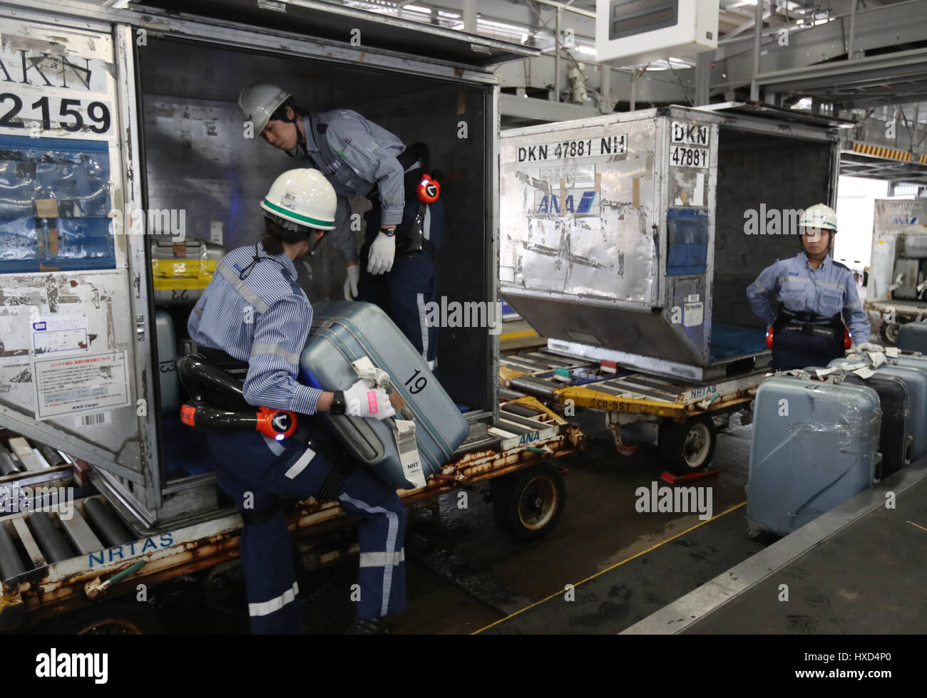 Narita, Japan. 27th Mar, 2017. All Nippon Airways (ANA) ground staff ...