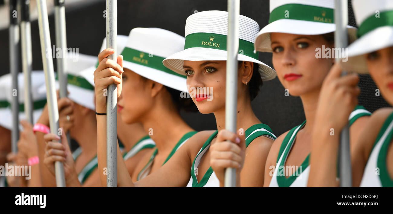 Formula one grid girls pose hi-res stock photography and images - Alamy