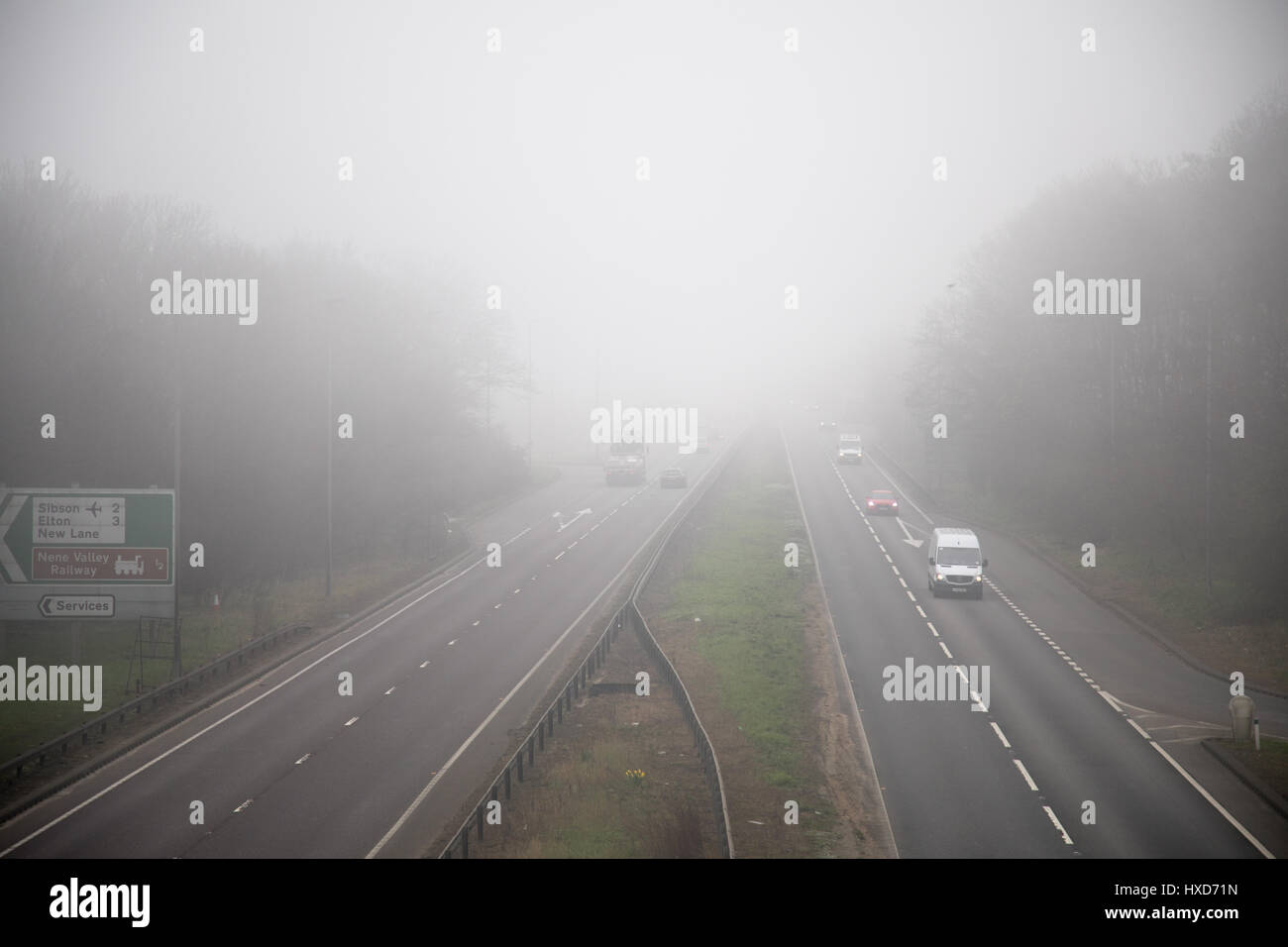 Fog warning signs hi-res stock photography and images - Alamy