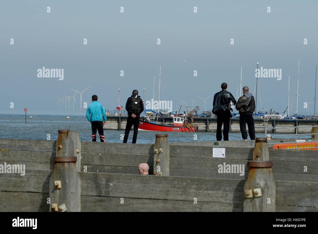 Whitstable, Kent, UK. 28th Mar, 2017. UK Weather. Visitors to ...