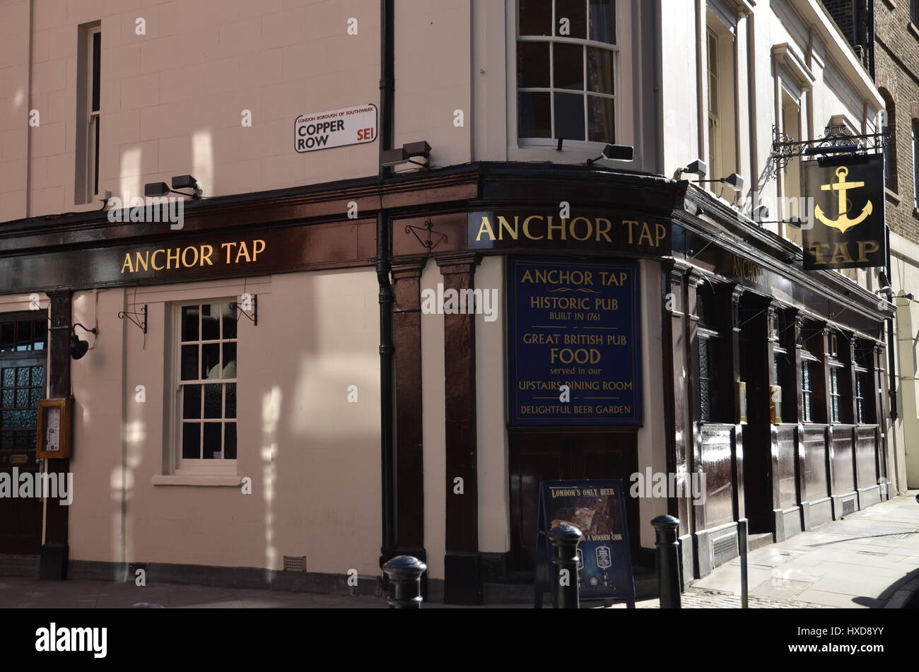 Courage pub hi-res stock photography and images - Alamy