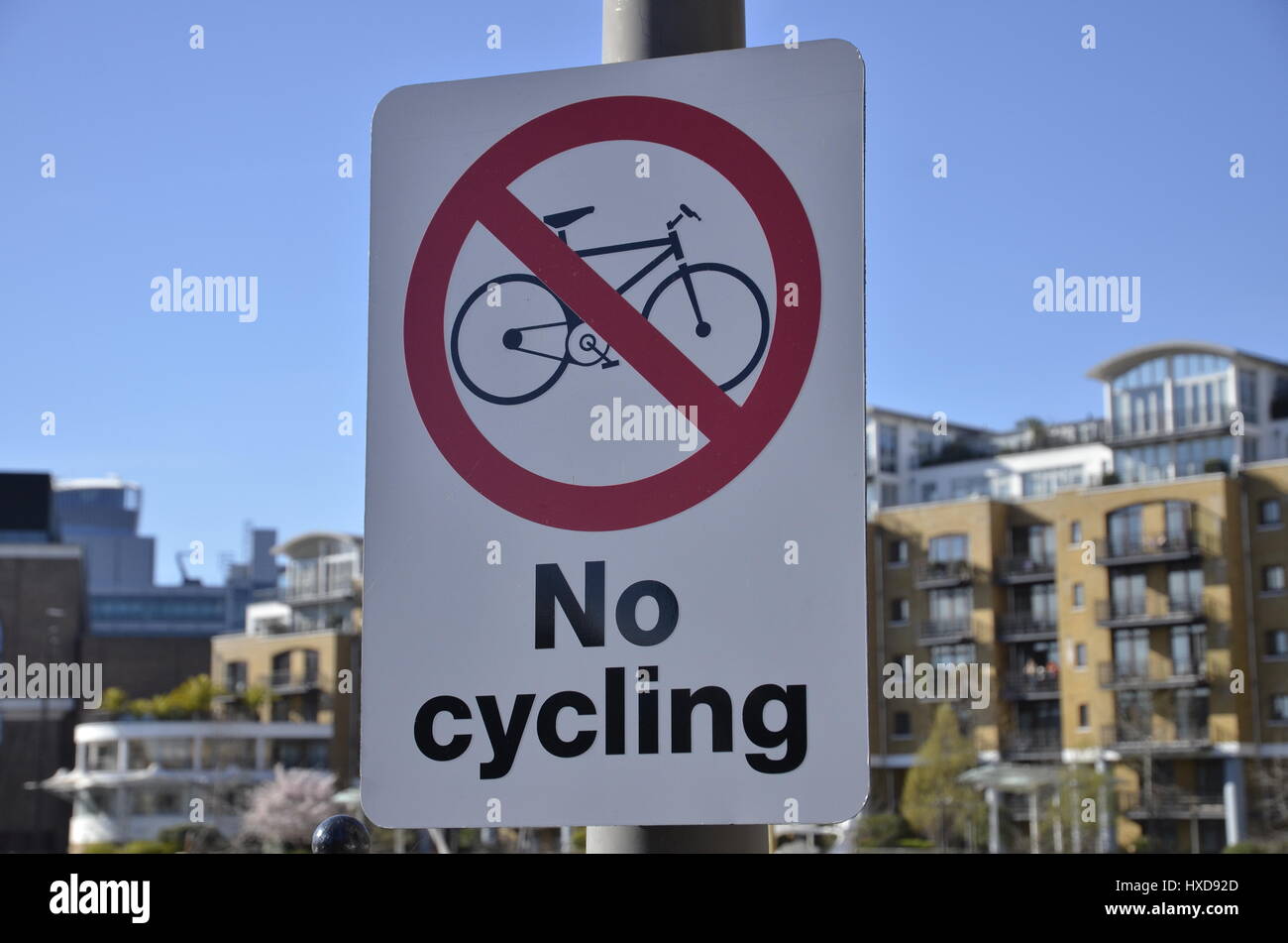 No cycling footpath sign hi-res stock photography and images - Alamy