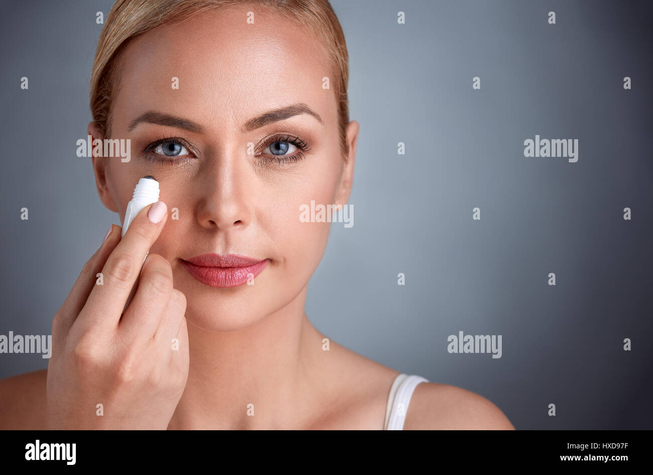 beautiful woman putting concealer under her eyes Stock Photo - Alamy