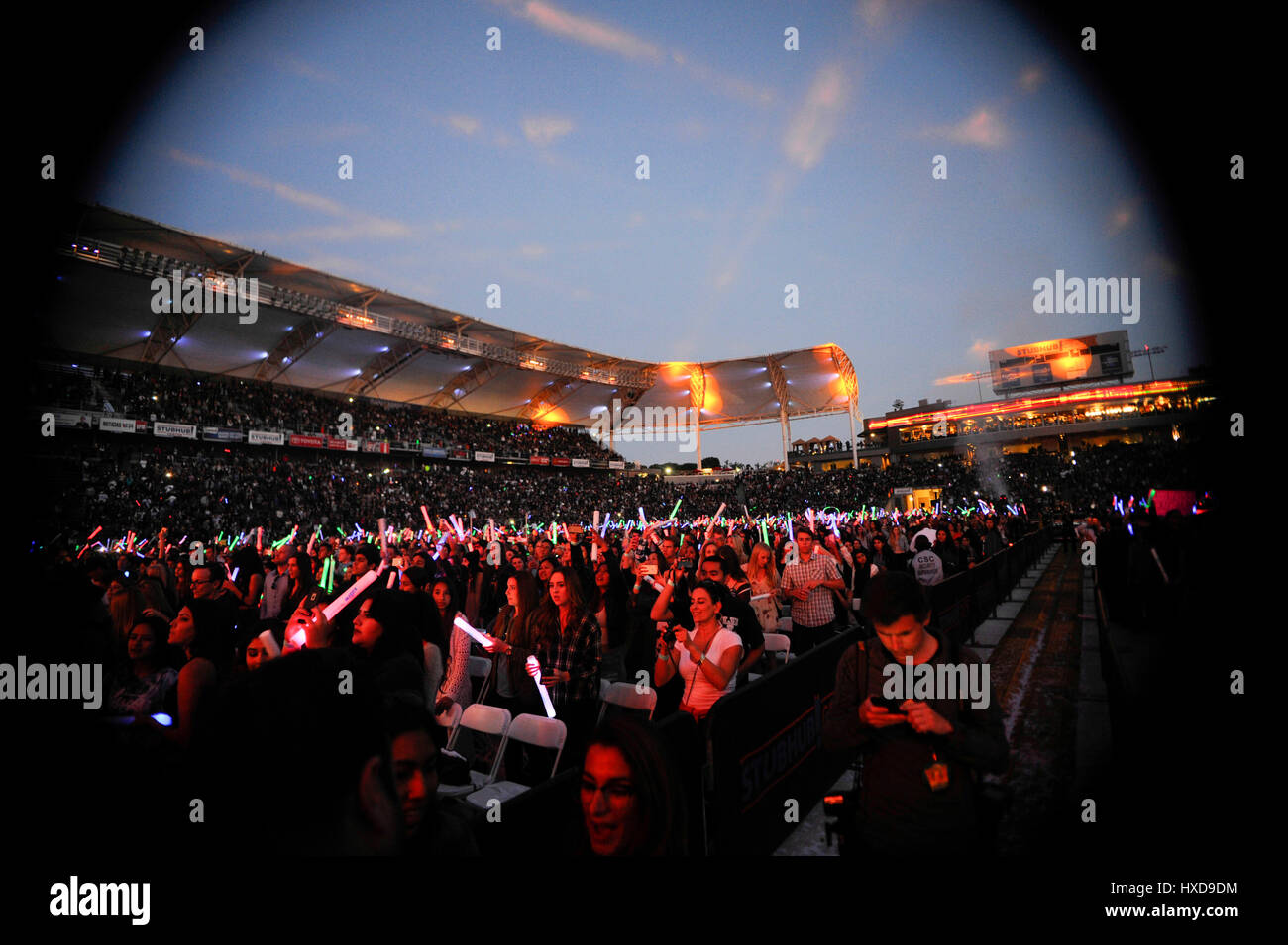 Kiis fm wango tango hi-res stock photography and images - Alamy