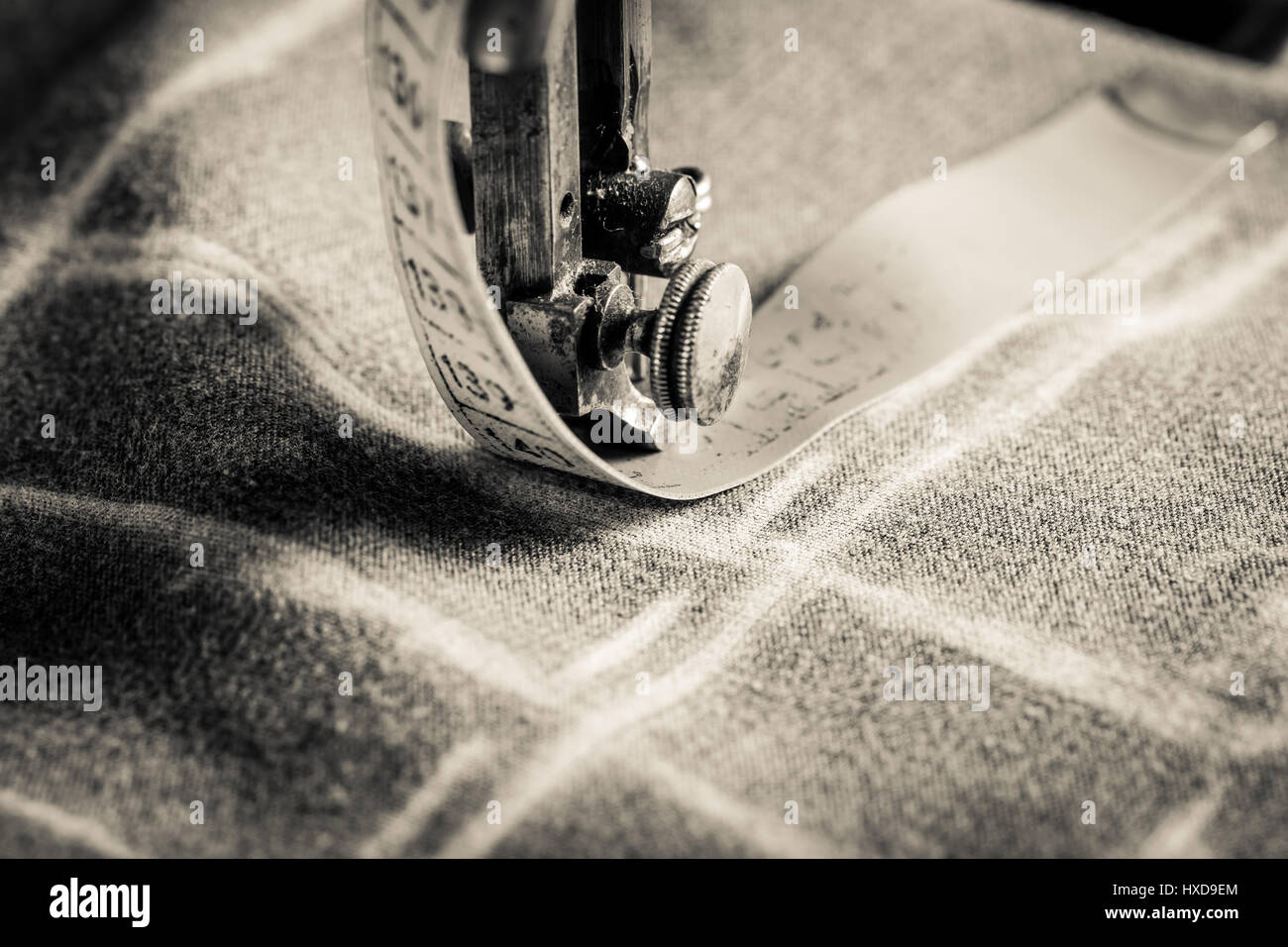 Vintage tailor machine with scissors, cloth and threads Stock Photo - Alamy