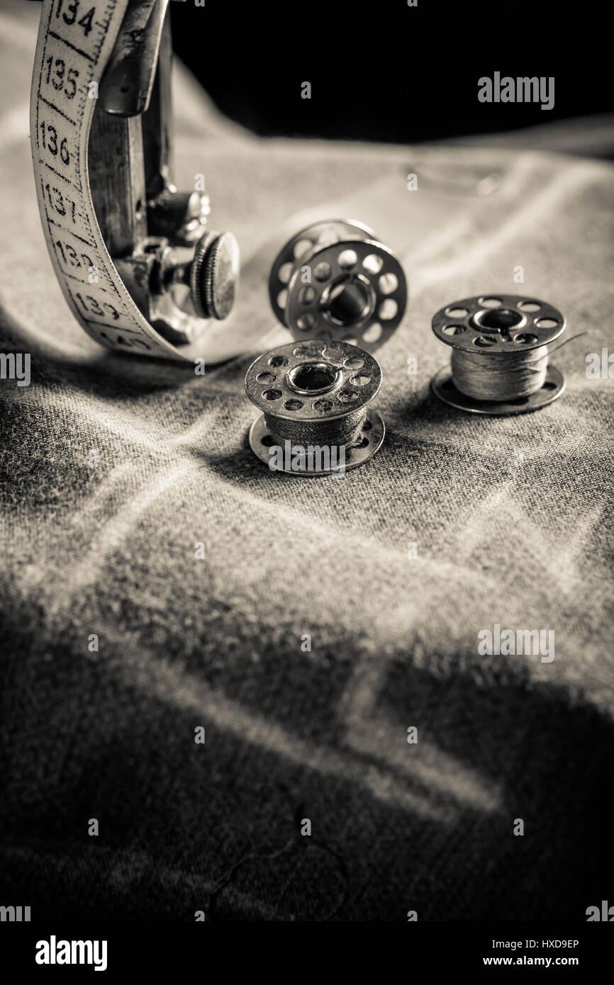Vintage tailor machine with threads, scissors and cloth Stock Photo - Alamy