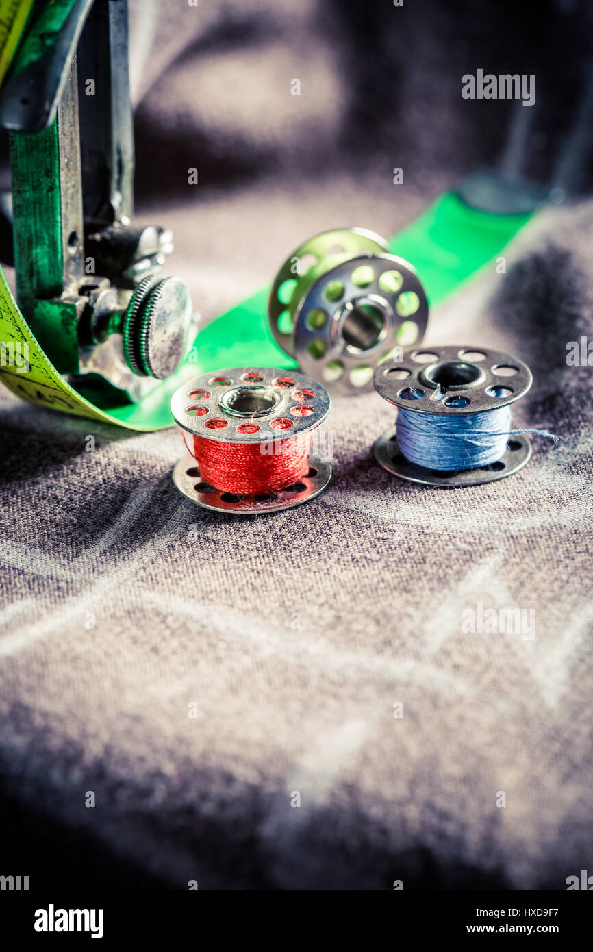 Old sewing machine threads scissors hi-res stock photography and images ...