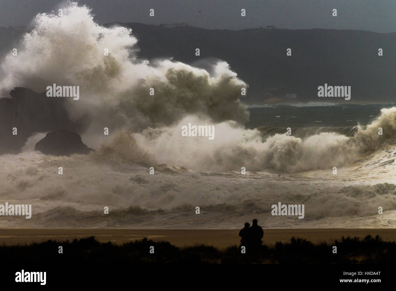 Rogue wave hi-res stock photography and images - Alamy