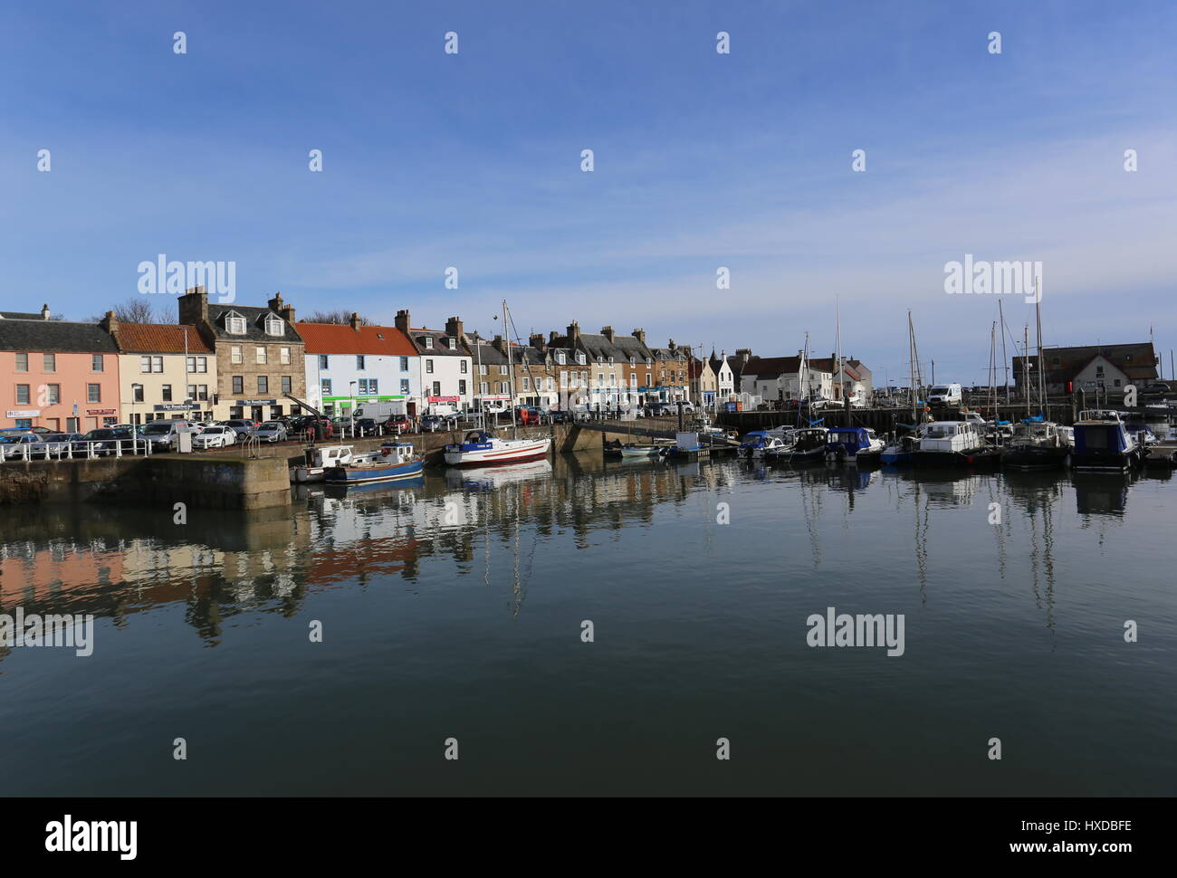 2017 anstruther harbour scotland hi-res stock photography and images ...