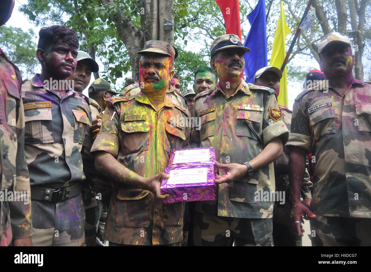 Holi between border guards of India and Bangladesh - 12/03/2017 - India ...